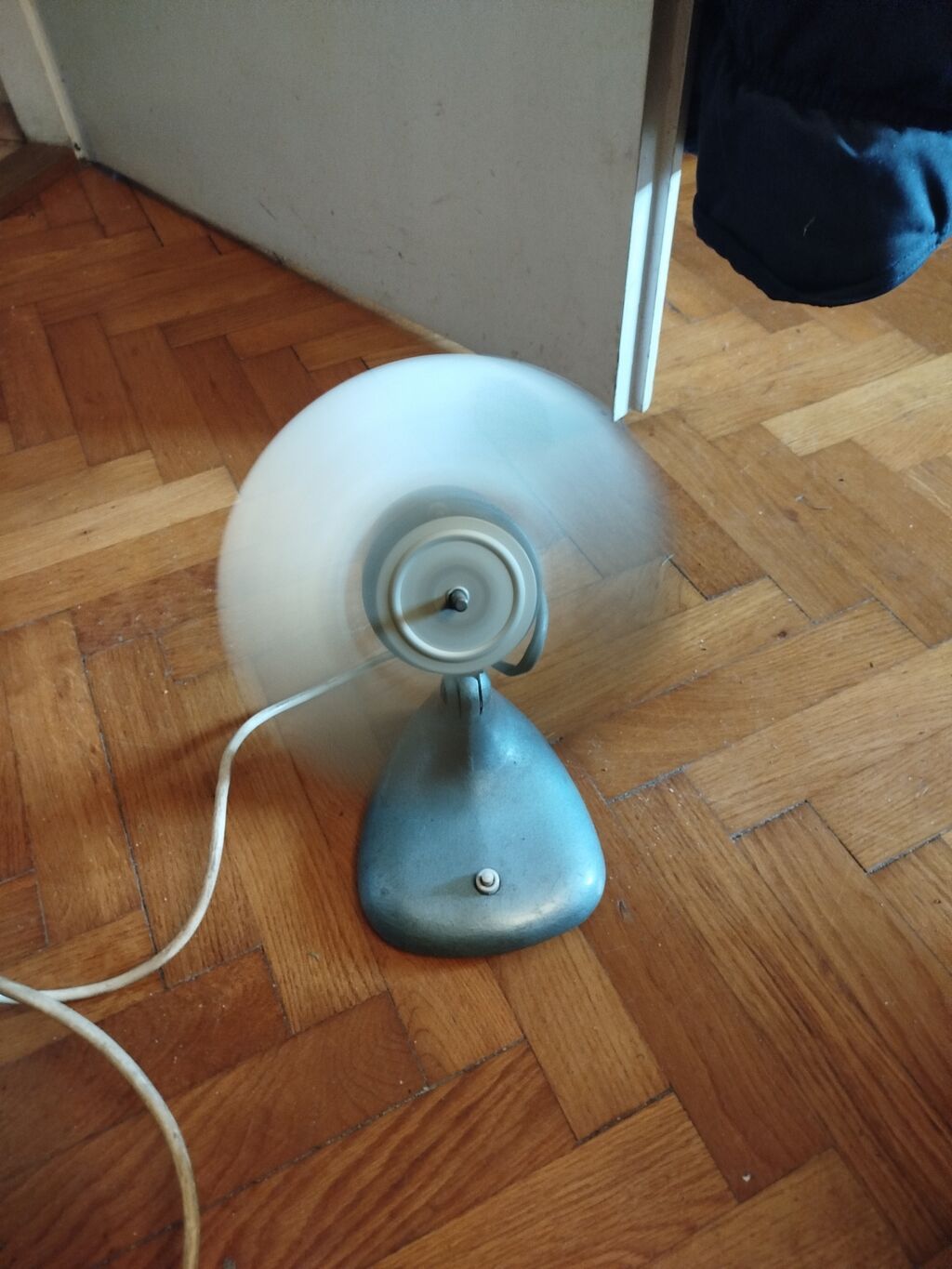 Stari retro stoni ventilator - vintage. Ne znam da li je kompletan
