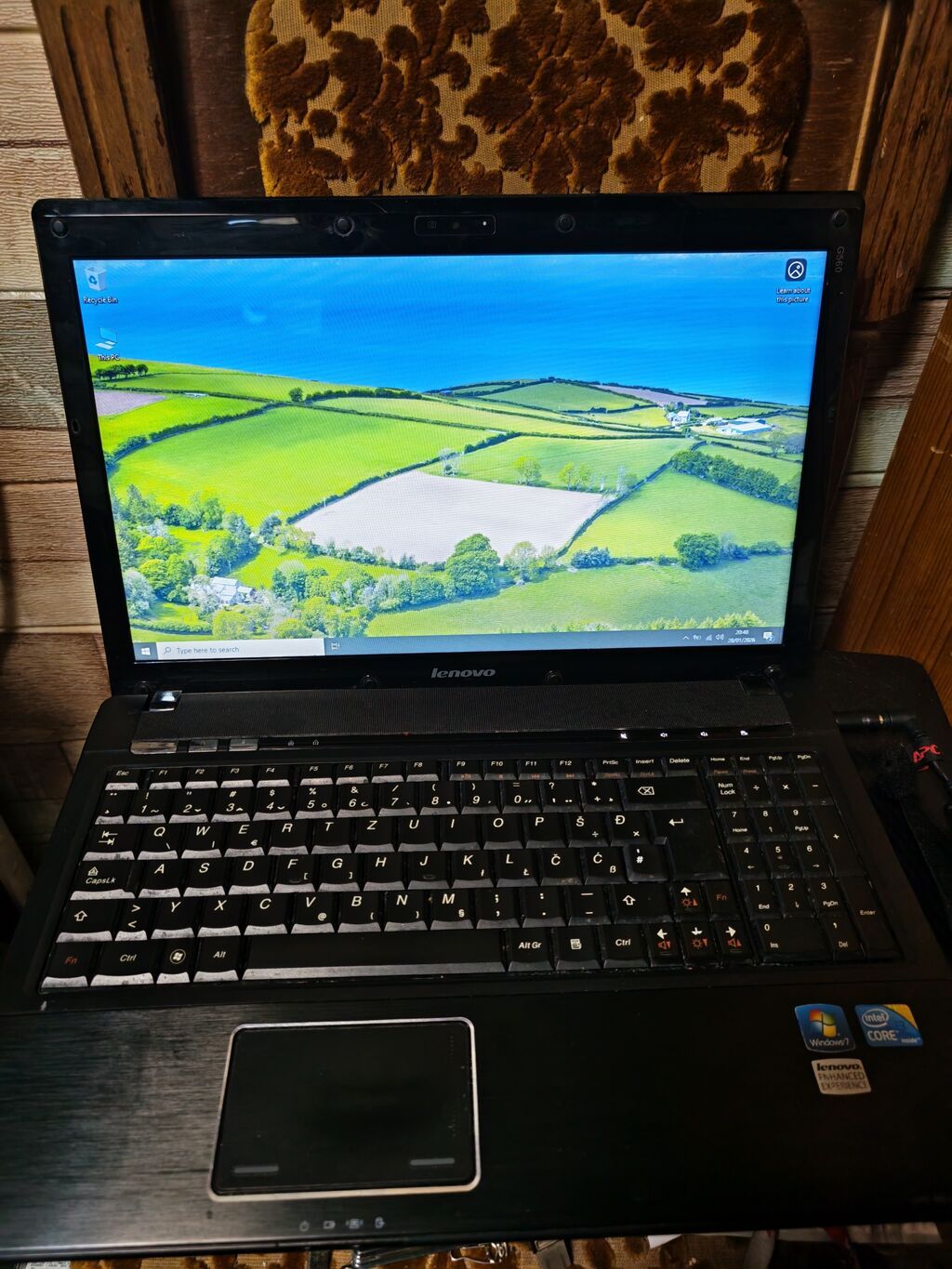 Lenovo g560 15.6 inca mana nema baterija radi top bez greske istaliran