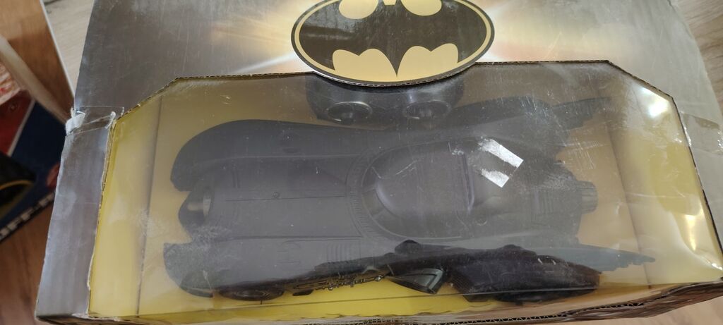 Batman Batmobile – kolekcionarski model u originalnom pakovanju. -