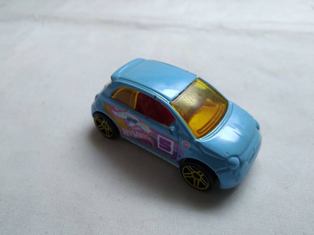 Hot Wheels/Mattel Fiat 500, oko 1:43,Malaisia,malo izgreban
