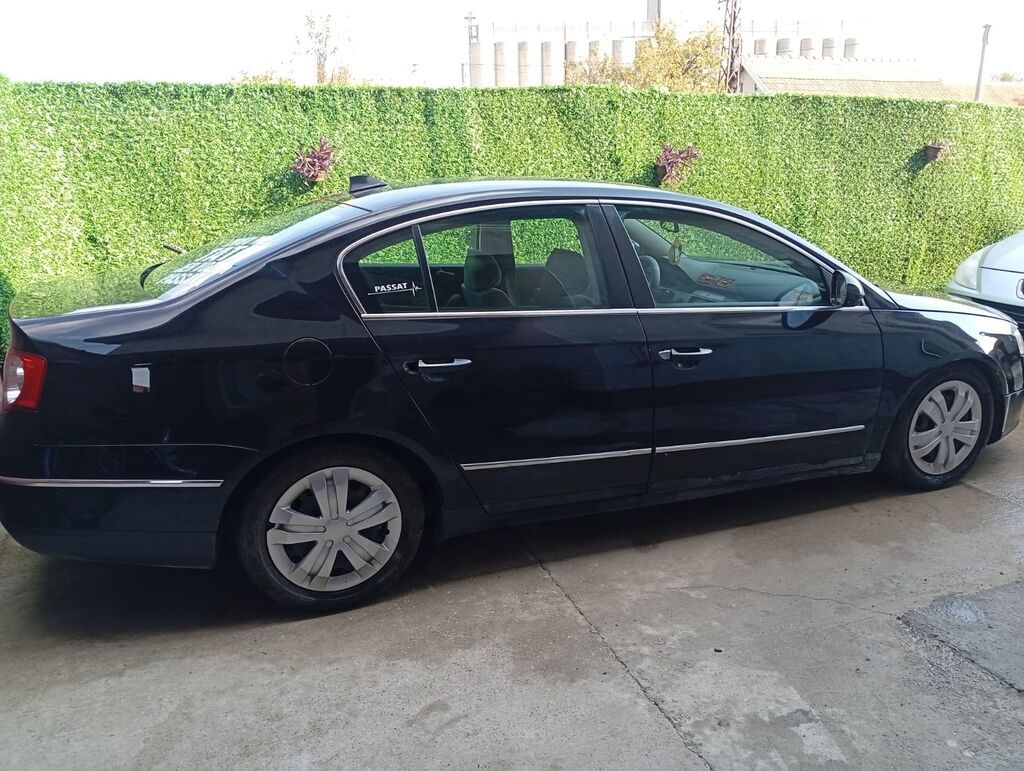 Volkswagen Passat B6, limuzina, crna boja. Glavne karakteristike: -