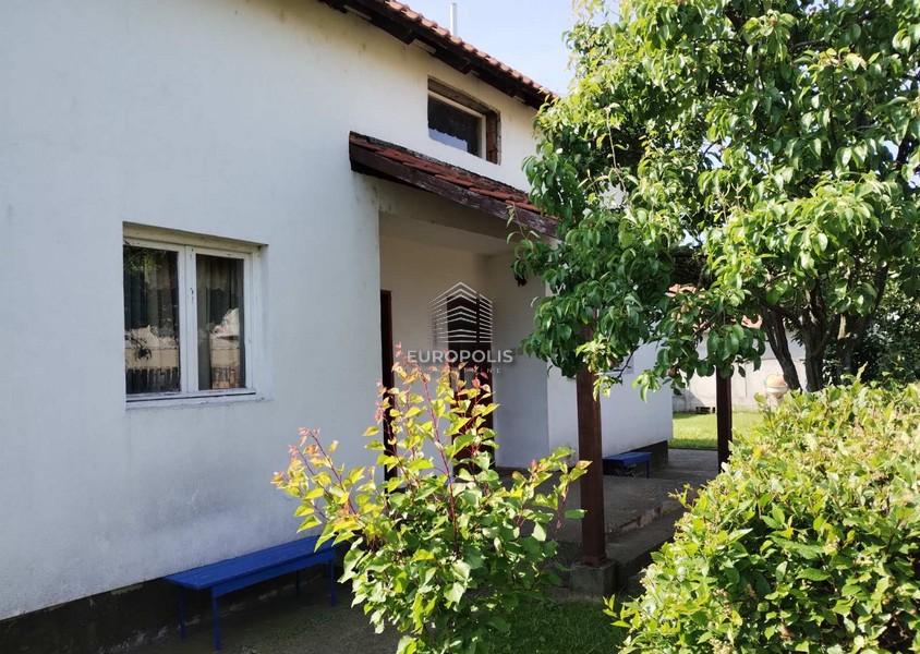 Na prodaju – uknjižena porodična kuća 210m² sa dvorištem u Batajnici ID#8949 150.000 €
