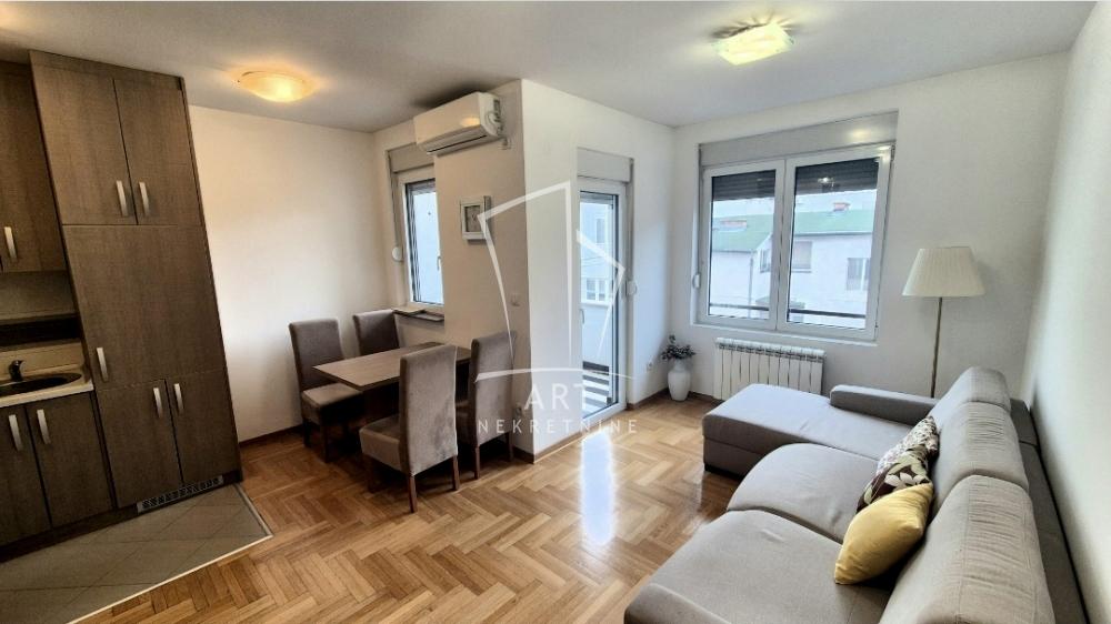 Odlična lokacija 3.0 stana, renoviran ID#13756
750 €
