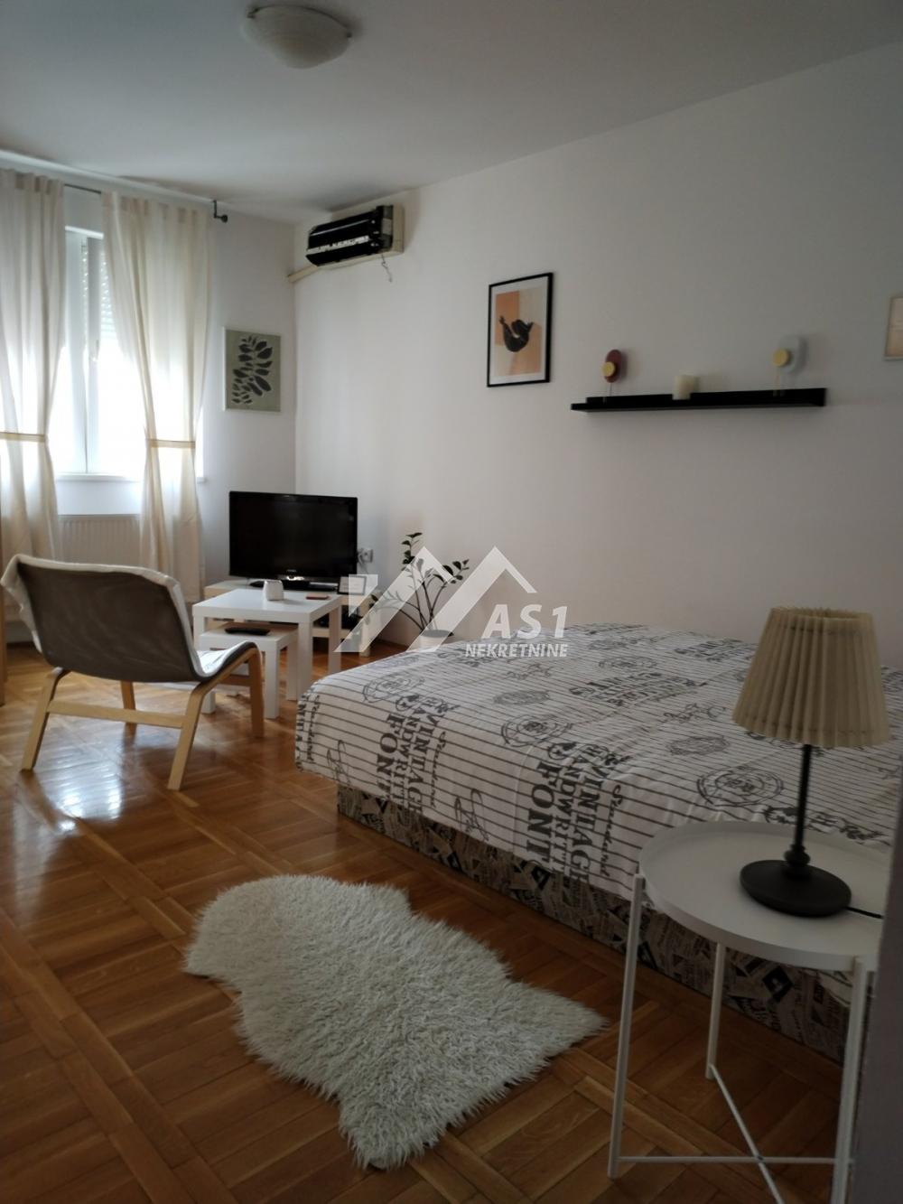 IZDAJE SE GARSONJERA NA ROTKVARIJI ID#5404
300 €