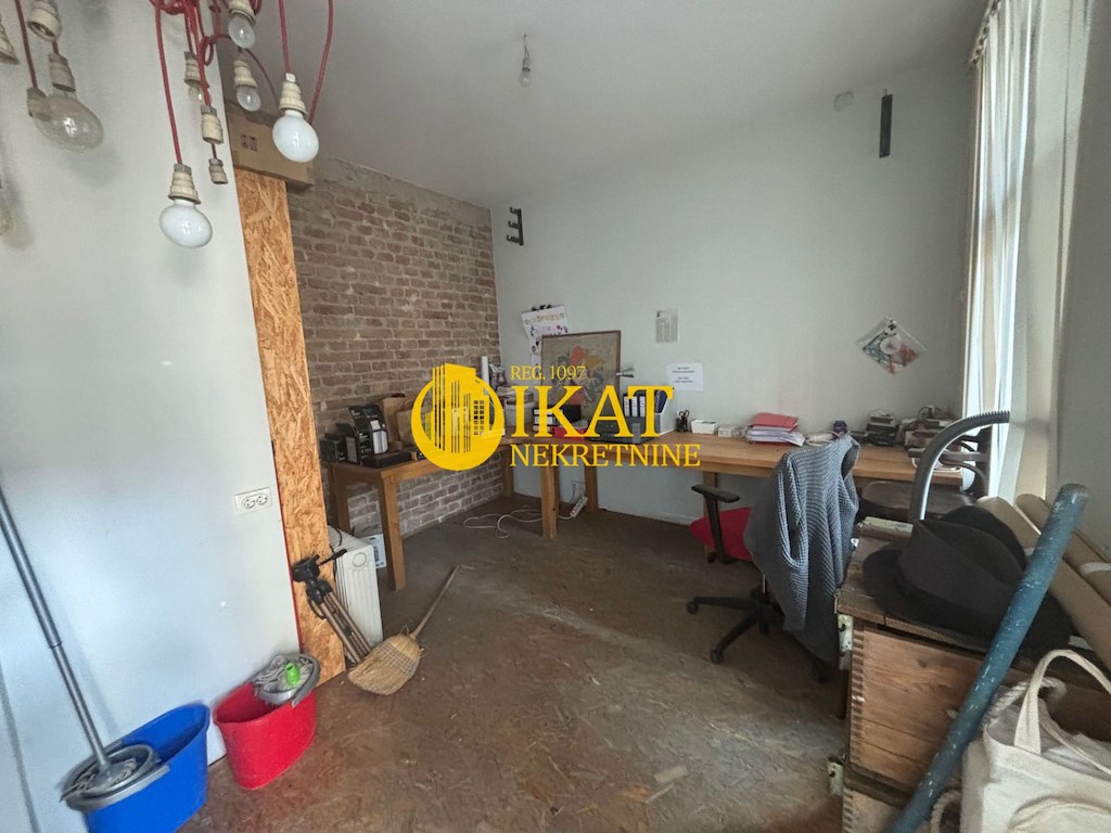 Kopitareva gradina, 16m2 poslovni prostor ID#4876
350 €