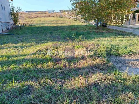 Uknjižen građevinski plac sa odličnom pozicijom na Karagači.