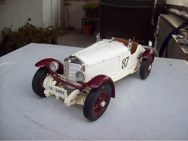 MERCEDES-BENZ SSK ,burago 1/18 - Made in Italy