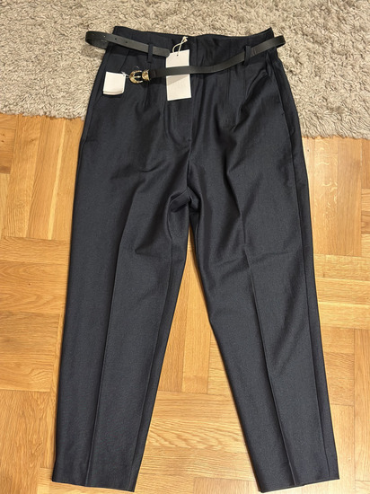 Zara pantalone L nove