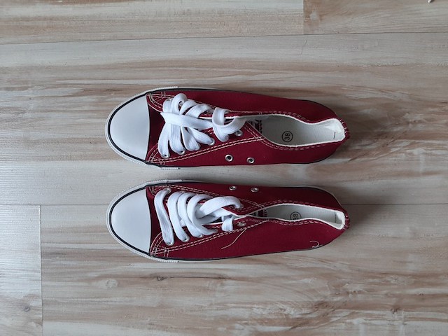 Bordo plitke Converse Starke NOVO