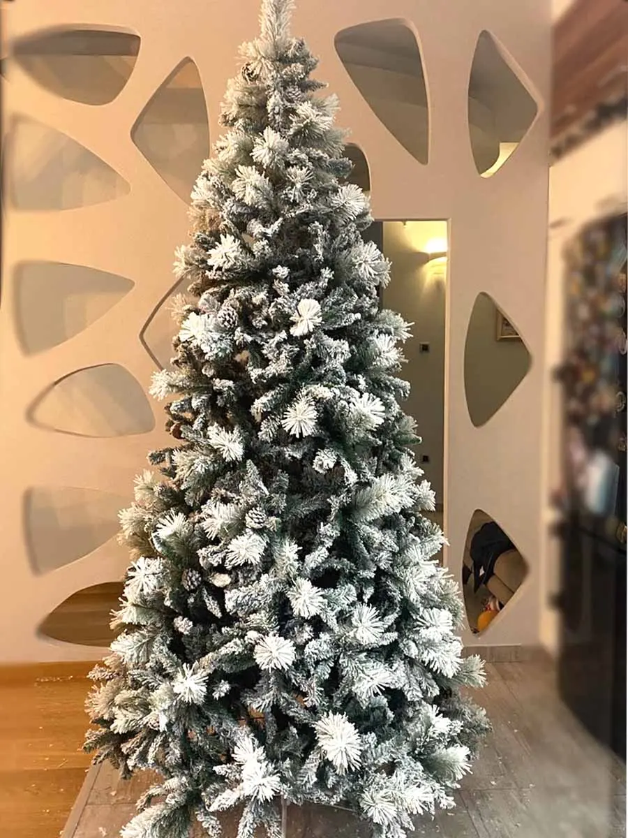 MAISON ADORABLE Novogodišnja jelka SNOWY IMPERIAL PINE 210 cm, Zeleno- bela