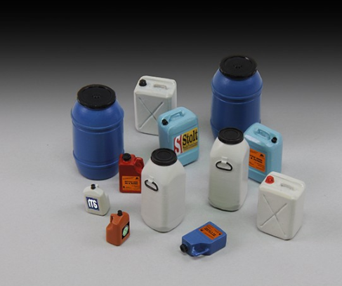 Royal Model di R. Reale 648 Plastic chemical/ water containers and bottles