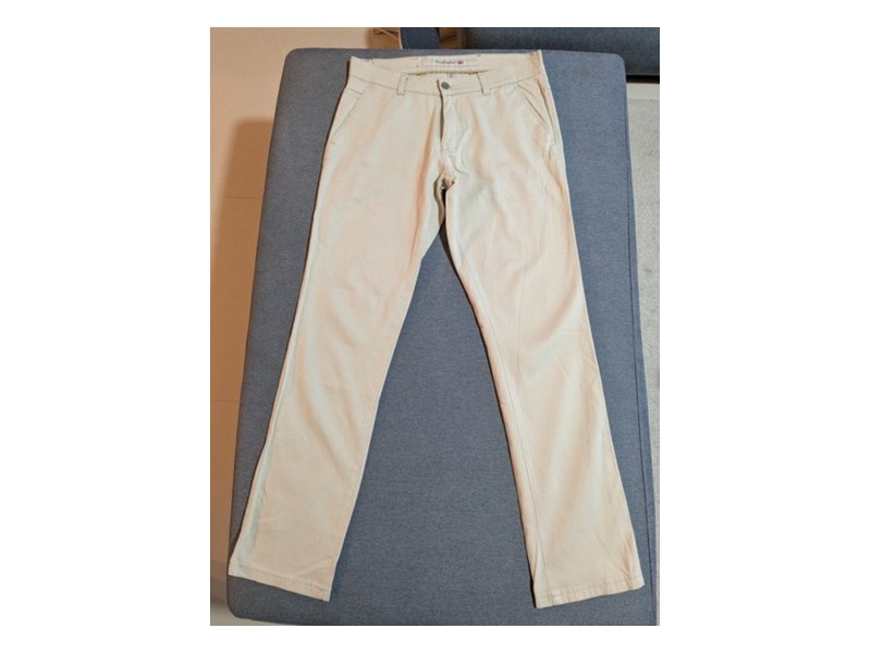 Muske pantalone 33