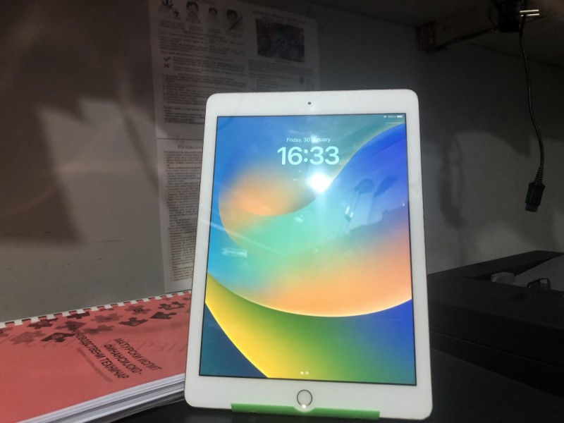 iPad 5th 128GB Gold Br.G18