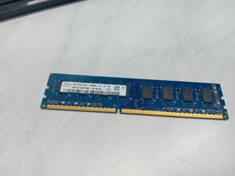 ddr3 4gb sk hynix 1600mhz ispravna