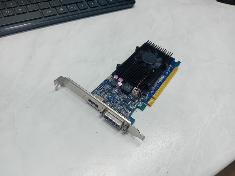 pci e grafika 1gb GT520 ispravna