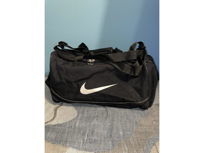 Nike crna sportska torba