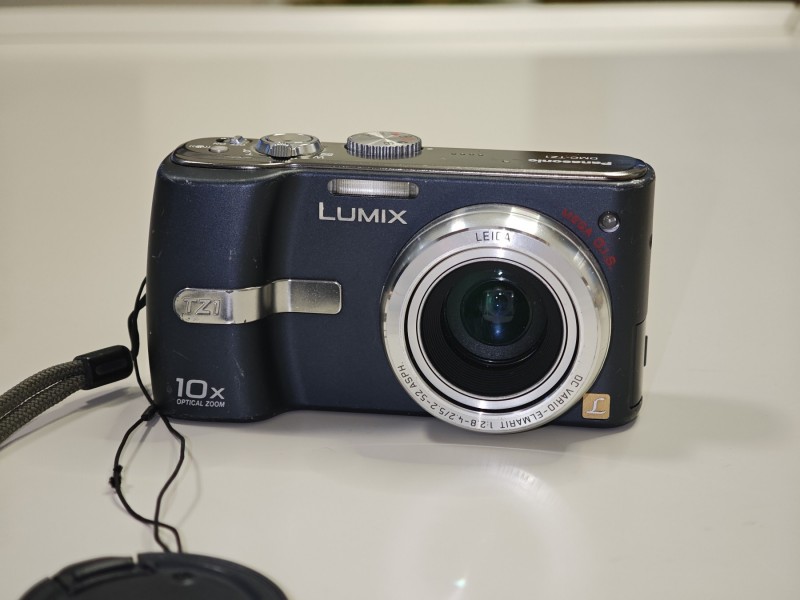 Panasonic DMC-TZ1 - 5MP, 10x Zoom