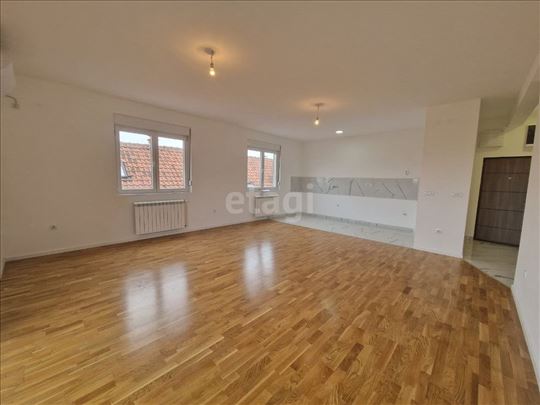 Izdaje se 4.0 stan 107 m² sa 2 garažna mesta