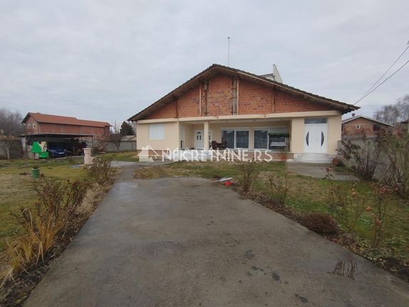 Kuća - Borča, 360m2 +10ari placa ID#4883