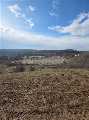 Plac na glavnom putu u Ralji