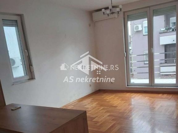 Voždovac, Lekino brdo, 1.5 stan, 40m2, 500 EUR