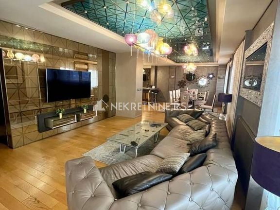 Četvorosoban stan u A Bloku na Novom Beogradu, 176m2