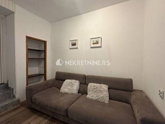 Renoviran 2.5 stan u centru, Žorža Klemansoa, 35m2