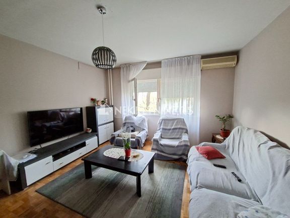 Novi Beograd,Blok 64, Gandijeva kod Immocentra,84m2,lođa,trosoban