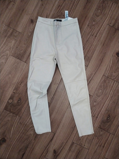 Zara krem kozne pantalone