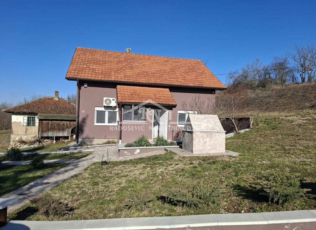 Aranđelovac, Ilije Garašanina, dve kuće, 180m2+48m2 ID#1598