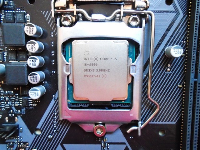 Intel i5 8500