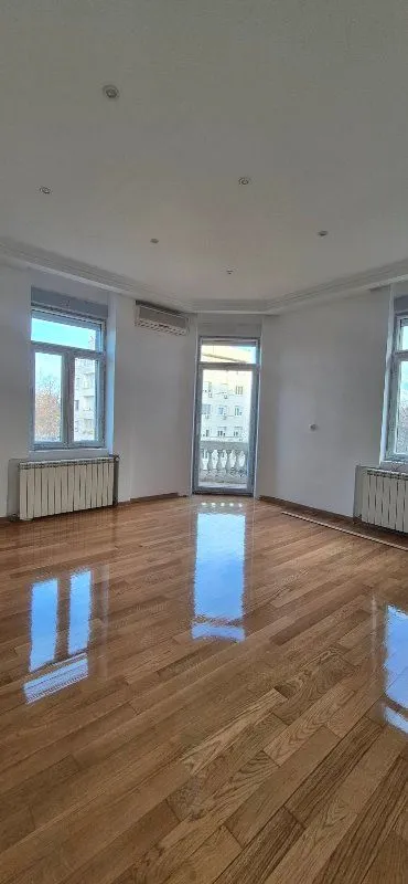Izdavanje, garsonjera, 144m², Vračar Sve Podlokacije, Beograd