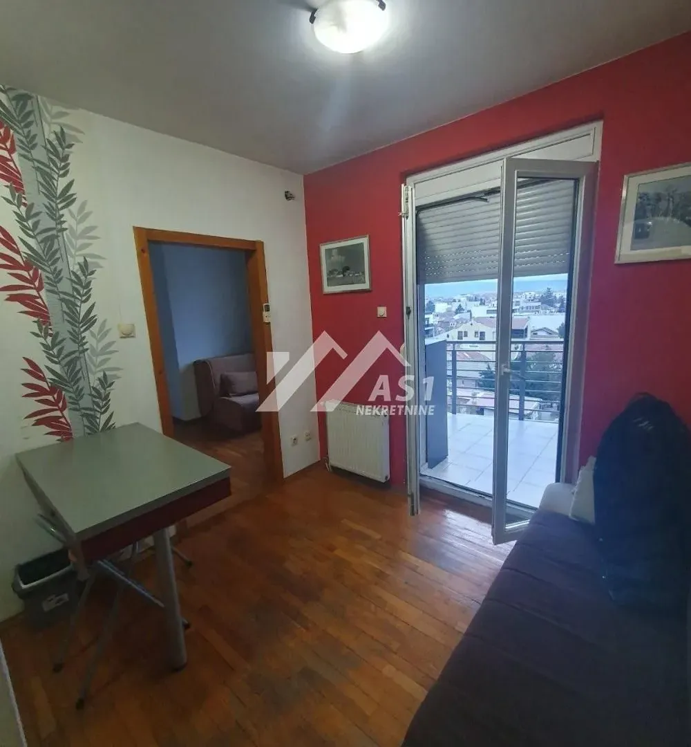 Izdavanje, jednosoban stan, 32m², Bulevar Evrope, Novi Sad Sve Podlokacije