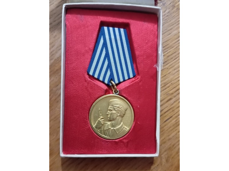 Medalja za hrabrost u kutiji