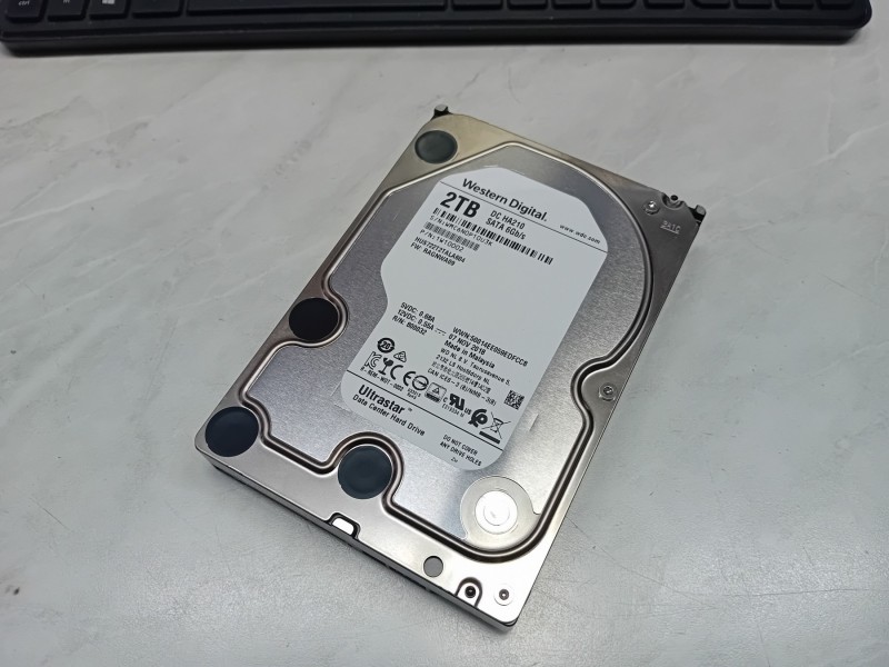 hard disk 2tb wd ispravan sata III
