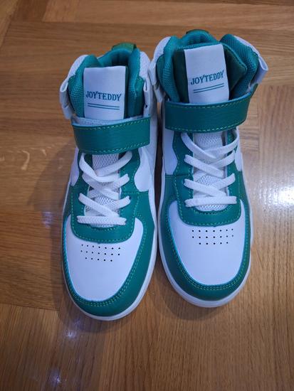 NOVE duboke patike odlične