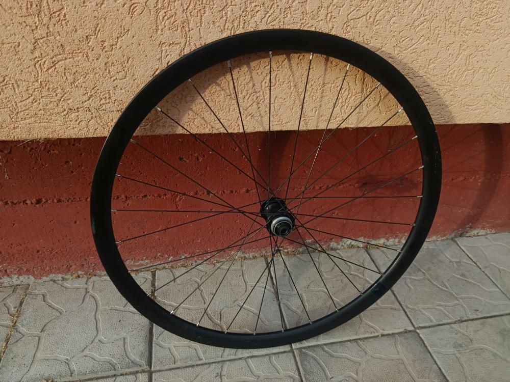 Prednji tocak 12x100 Shimano rs470