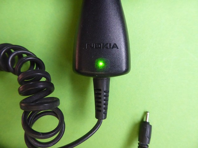 Punjač NOKIA DC-4, auto punjač (car charger)