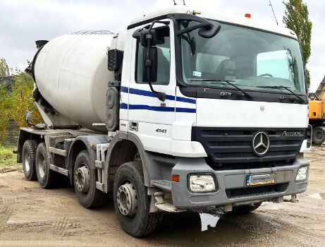 LEŻAJSK na šasiji Mercedes-Benz Actros 4141B kamion s mešalicom za beton