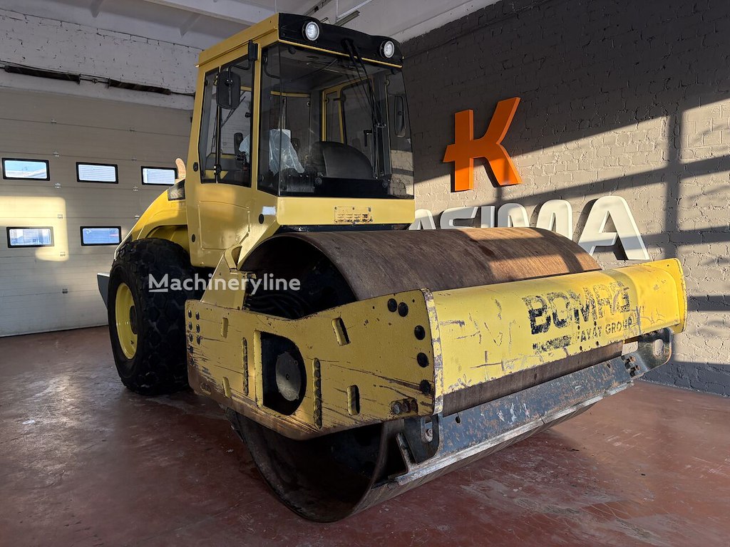 BOMAG BW211 D-4 kompaktor s jednim valjkom