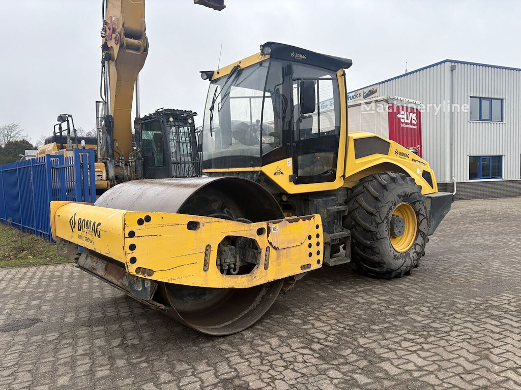 BOMAG BW 211-PDH kompaktor s jednim valjkom