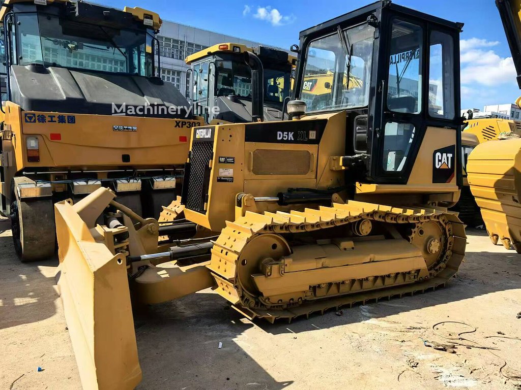 Caterpillar D5K buldožer