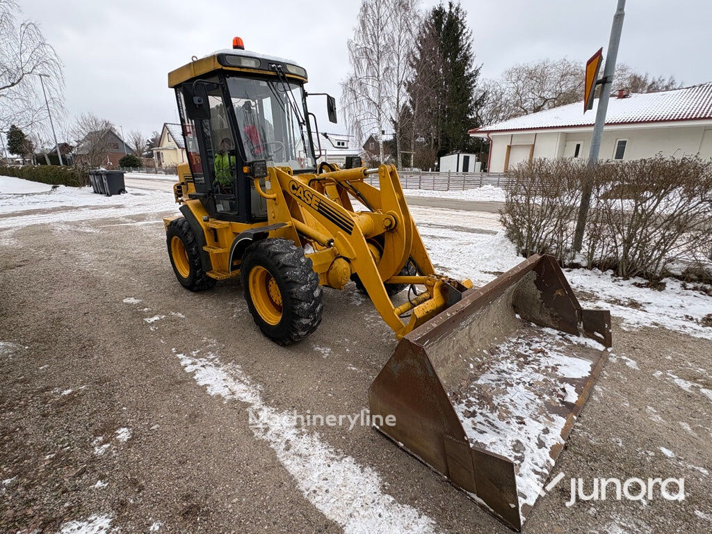 Prodaje se Case 121B prednji utovarivač na aukciji
