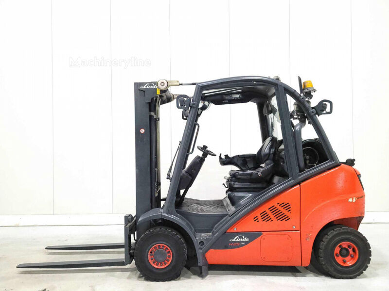 Linde H25T-02 viljuškar na gas
