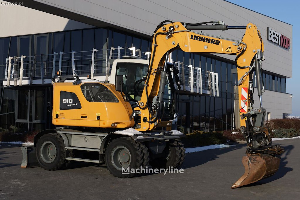 Liebherr A910 Compact bager točkaš