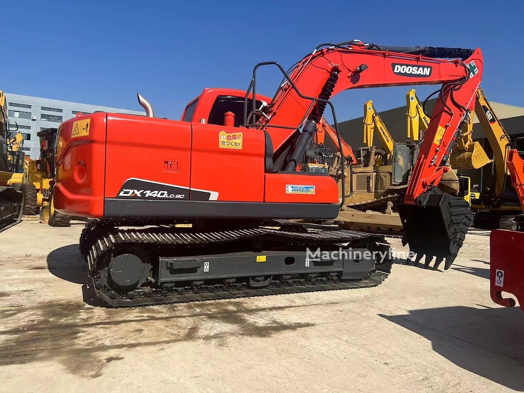 Doosan DX140 bager guseničar