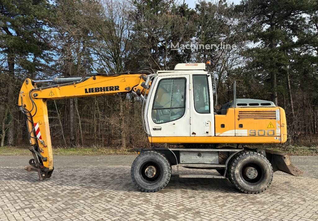 Liebherr A 900 C bager točkaš