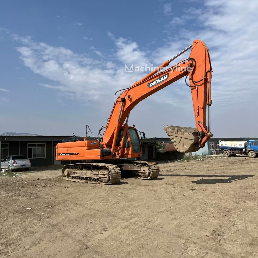 Doosan DX300 bager guseničar