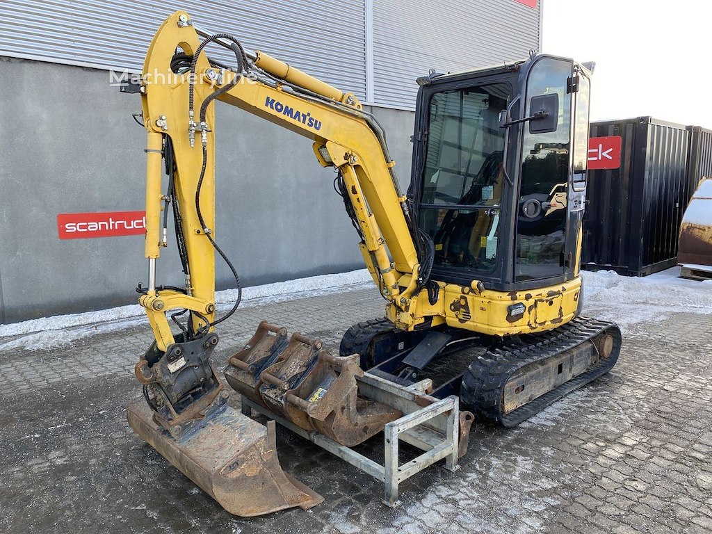 Komatsu PC26MR-3 mini bager