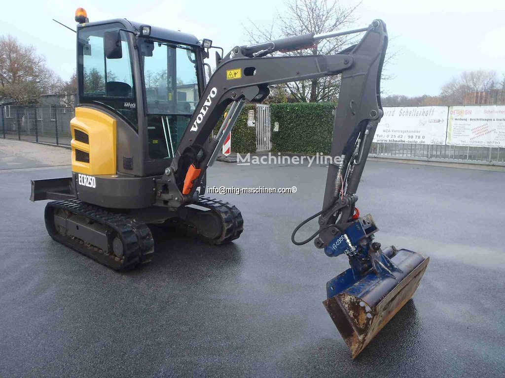 Volvo ECR25D mini bager